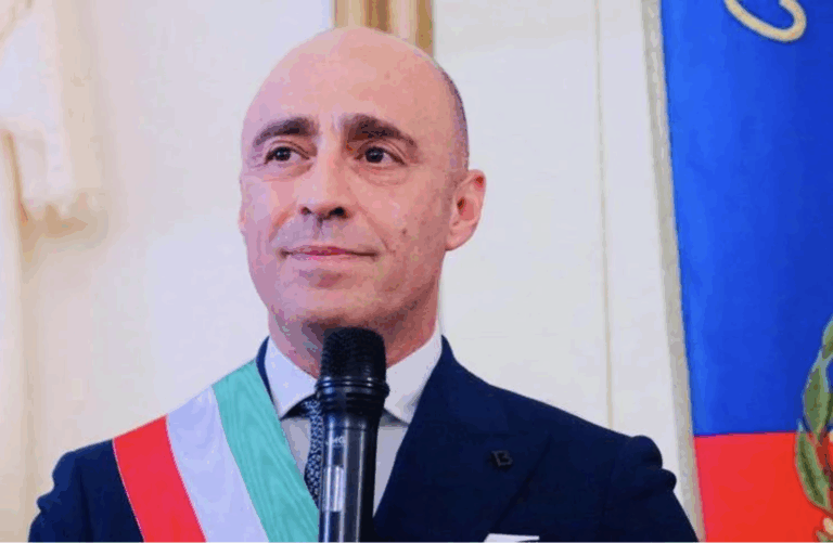 Tensioni su accordo programma ex Ilva, il sindaco di Taranto Piero ...