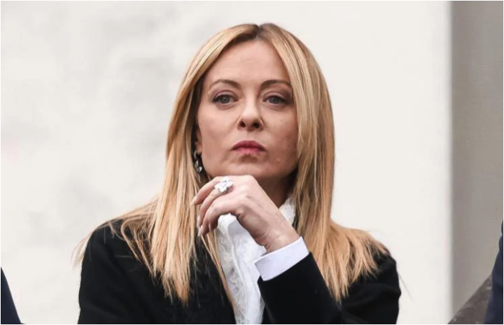 Meloni: "Anche oggi il crollo del centrodestra lo rimandiamo a domani ...